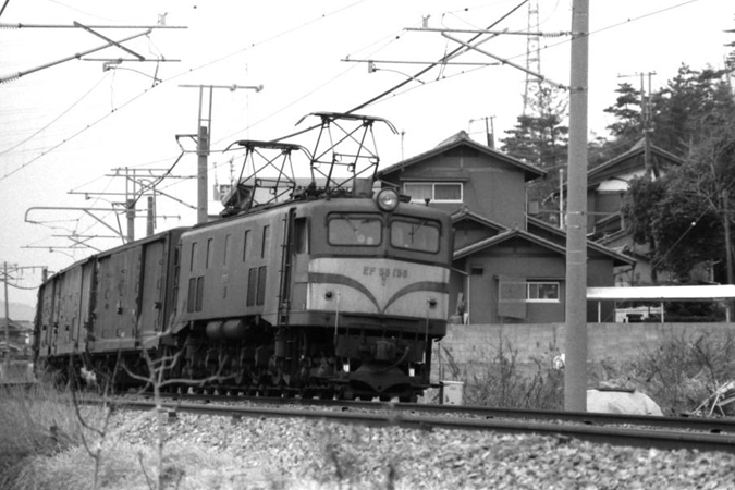 旧型旅客用電気機関車の最後を飾る流線形の傑作機「EF58形」 - 日本の旅・鉄道見聞録